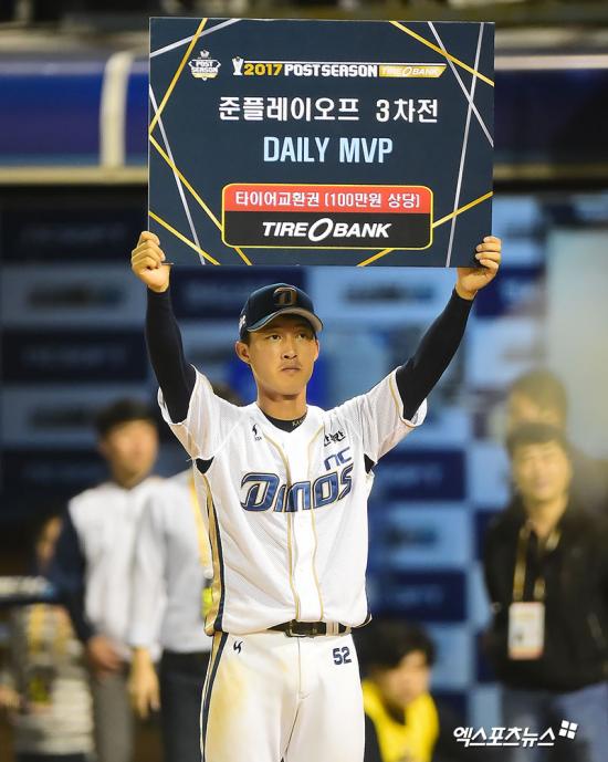 '맹타' 노진혁 '준PO3차전 MVP'[포토]
