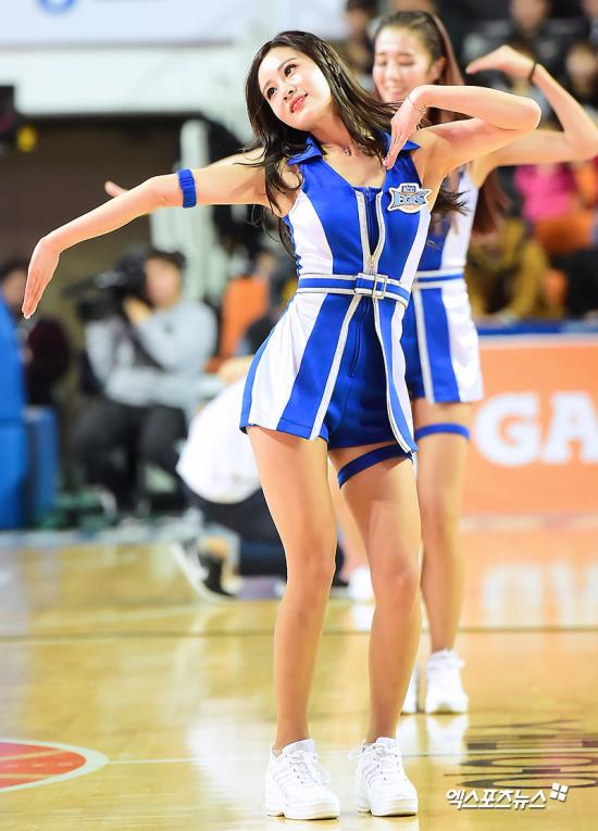 [엑's HD] KCC 치어리더 '덩실덩실~'