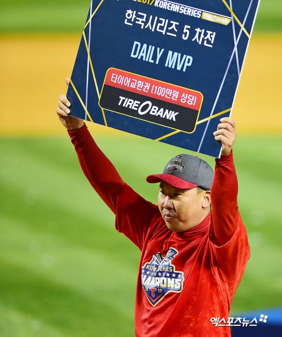 [KIA V11] '그랜드슬램' 이범호, KS 5차전 데일리 MVP