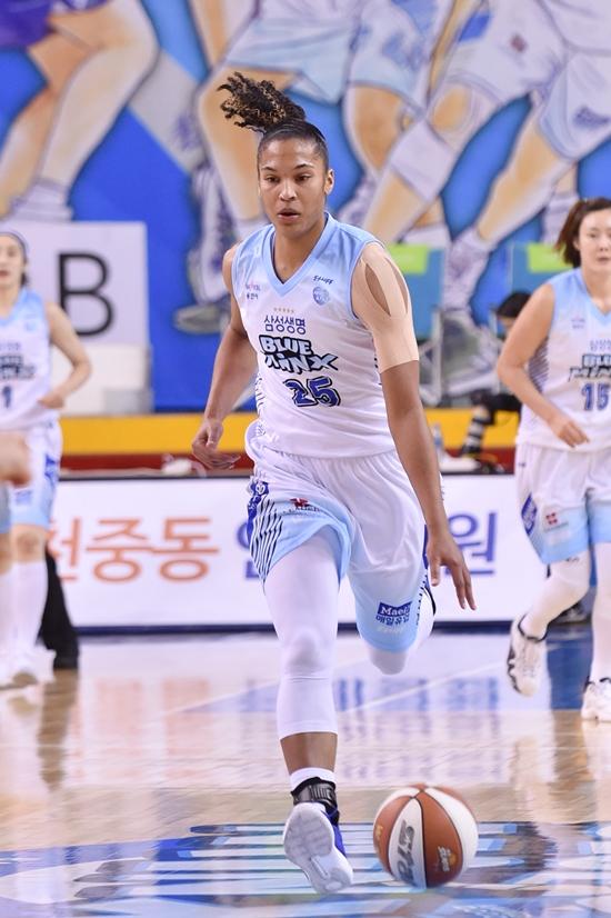 삼성생명 토마스, 4R MVP 선정…MIP 김이슬