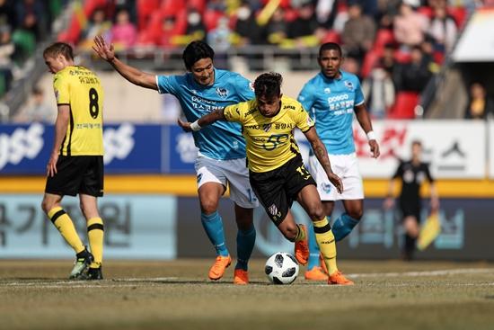 'EPTS 사용 승인' K리그 선수들도 GPS 장비 착용한다