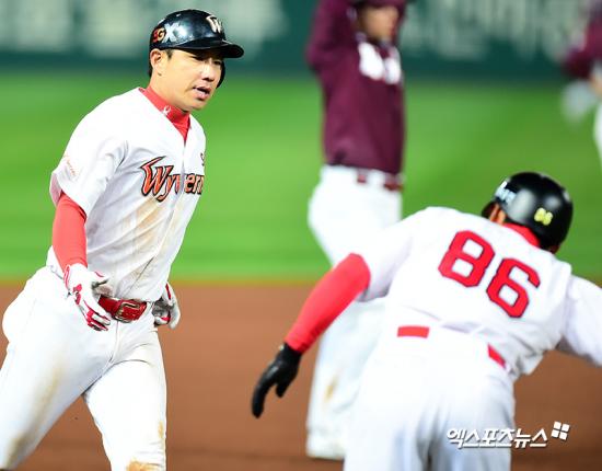'PO MVP' 김강민 "이런 날 있으려고 힘들었나보다"