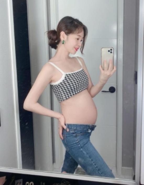 '임신' 김보미 "9kg 쪄 51kg…청바지도 입기 힘드네요" [★해시태그]