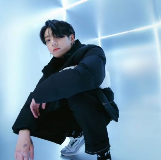 방탄소년단 정국 다채로운 매력 발산하는 화보 장인…팔색조 꾹