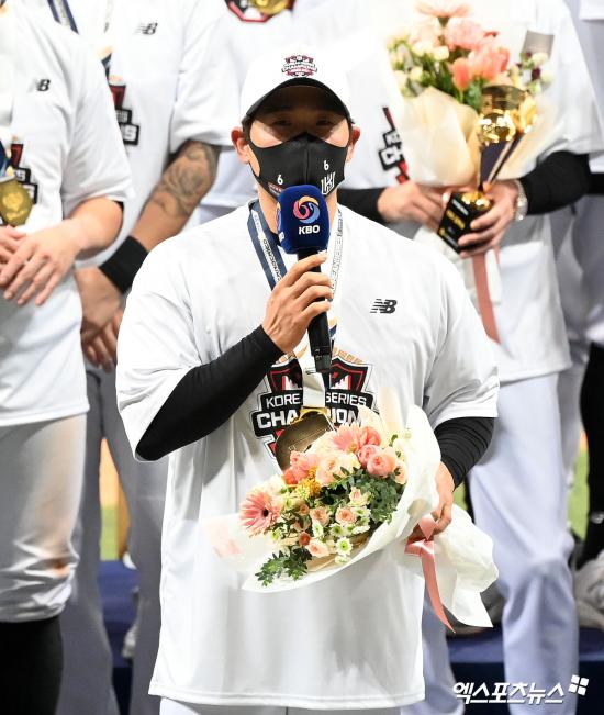 [KT V1] MVP 박경수 "행복 수준 넘었다, 오늘 지나가지 않기를"