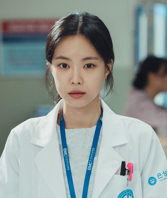 고스트 닥터 손나은 정지훈 안 보이는 척 연기 쉽지 않아