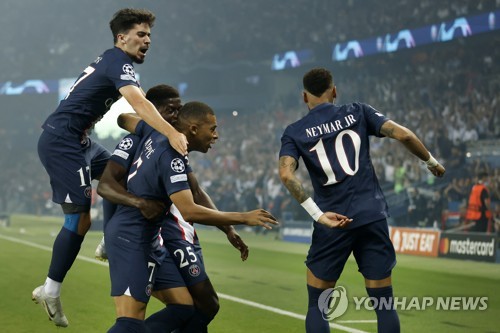 불화설 맞아?...네이마르 환상 패스→음바페 선제골 합작 [UCL H조]