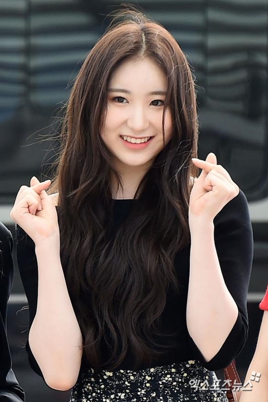 [단독] 아이즈원 출신 이채연, 10월 12일 솔로 데뷔…권은비와 맞대결