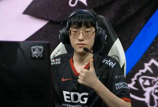 [롤드컵] '스카웃 누가 말리나요?' EDG, C9 잡고 8강 진출 청신호