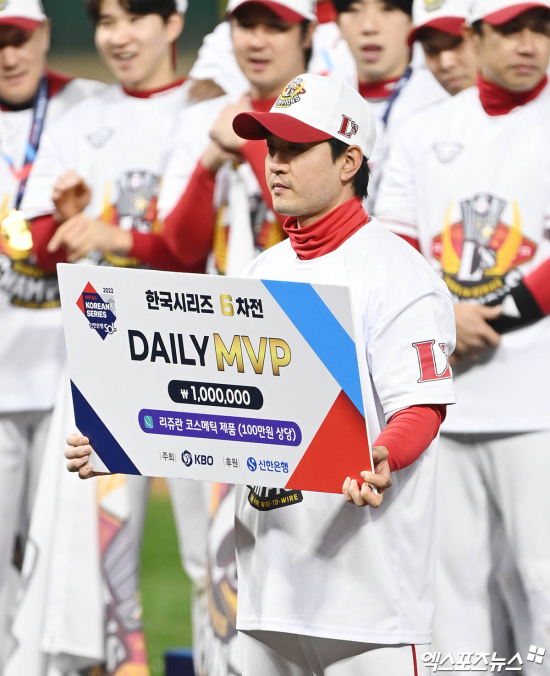 김성현 'KS 6차전 데일리 MVP'[포토]