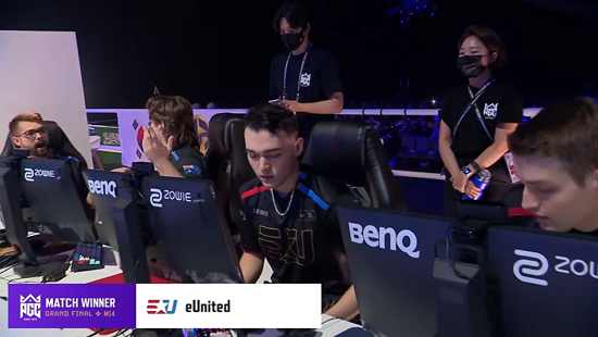 '드디어 치킨이닭!' EU, 매치14 접수하며 3파전 예고…안풀리는 광동 [PGC 2022]