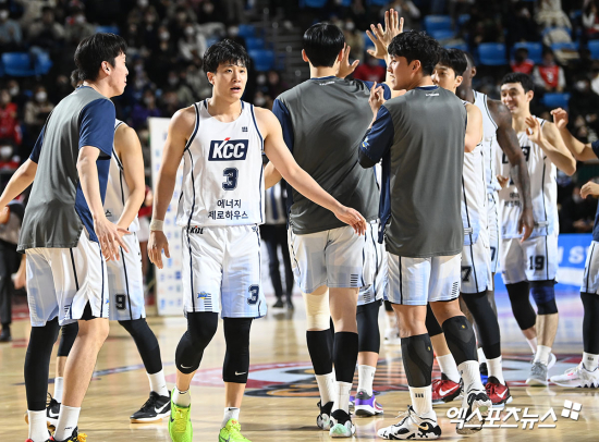 KCC 'SK에 88:83 승리'[포토]