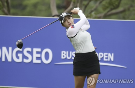 [오피셜] 'JLPGA 21승' 이보미 "올해 끝으로 은퇴…마지막 행복하게"