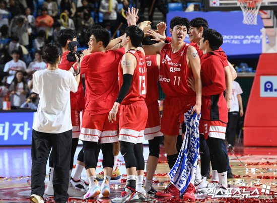 SK 'KCC와 연장 접전 끝에 98:92 승리'[포토]
