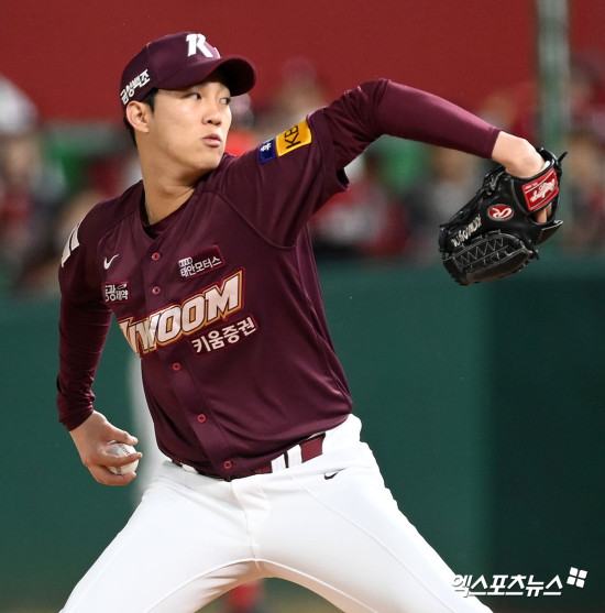 경이로운 '159.8km' 괴물투…"타석에서 보고 싶긴 한데 상상하기 싫네요"