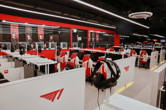 T1, 차세대 PC방 'T1 BASE CAMP' 13일 정식 오픈…다양한 고객 경험 선사