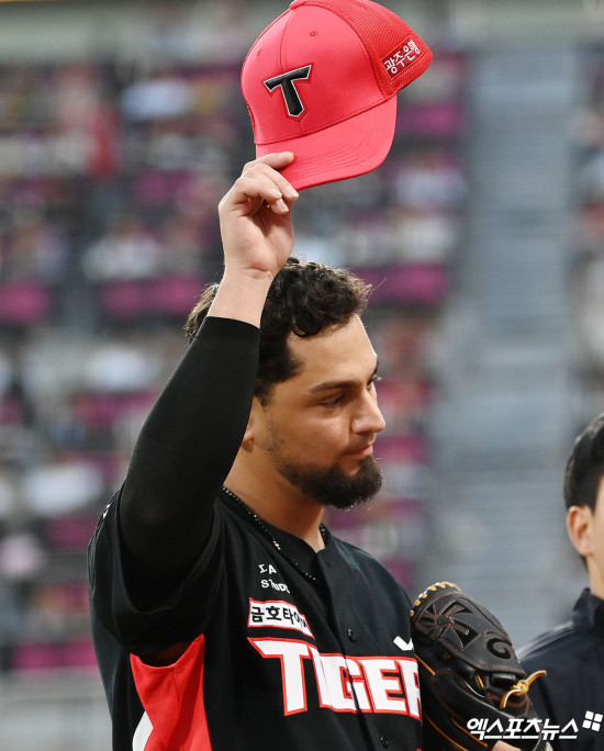 KBO리그 데뷔전부터 10K…KIA 산체스 "투구폼 상대 항의? 전혀 신경 쓰지 않았다"