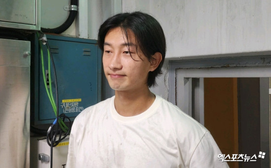 '192cm FW' 김현, 경기 중 '싱크홀' 밟아 발목에 충격…"무릎 정도로 깊었어" [현장인터뷰]