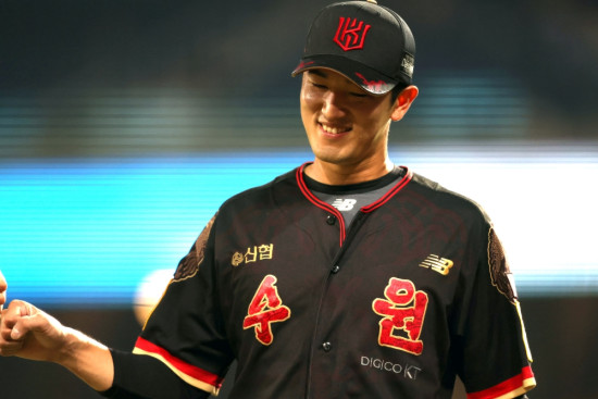 '고영표 11승-박병호 쐐기포' KT, NC 6-2 제압하고 2연승+2위 수성