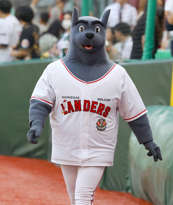 '이나연-립제이 시구' SSG, 주말 롯데 3연전서 '랜디 데이' 이벤트