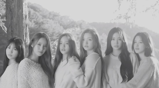 위클리, '新 컬러'로 돌아온다…타이틀곡은 'VROOM VROOM'