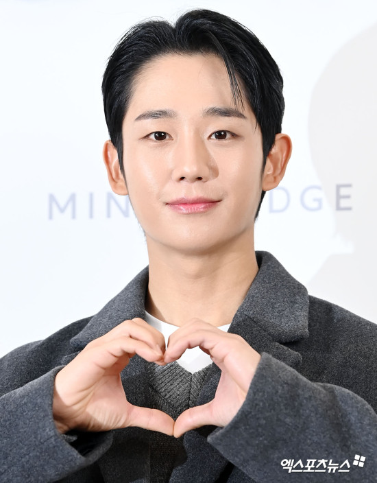 정해인 '여심 녹이는 눈맞춤과 하트'[엑's HD포토]