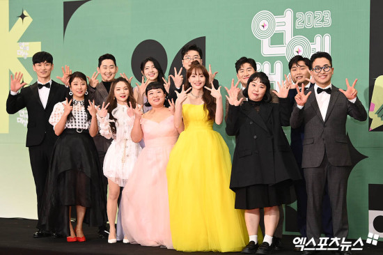 포즈 취하는 KBS 33기 공채 개그맨들[엑's HD포토]