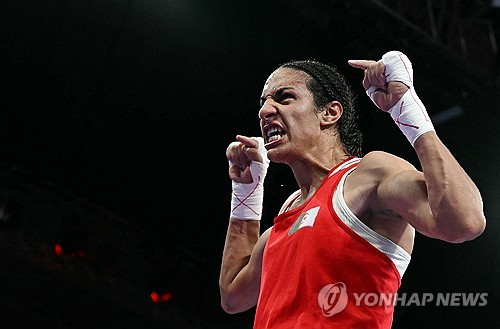 'XY염색체' 복서 메달 확보 성공…여자 66kg급 4강행→IOC "명확하게 여성" 강조 [2024 파리]