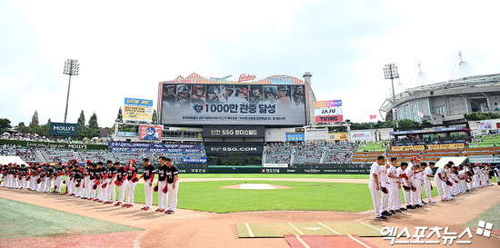 KBO '1,000만 관중 돌파 기념 행사'[포토]
