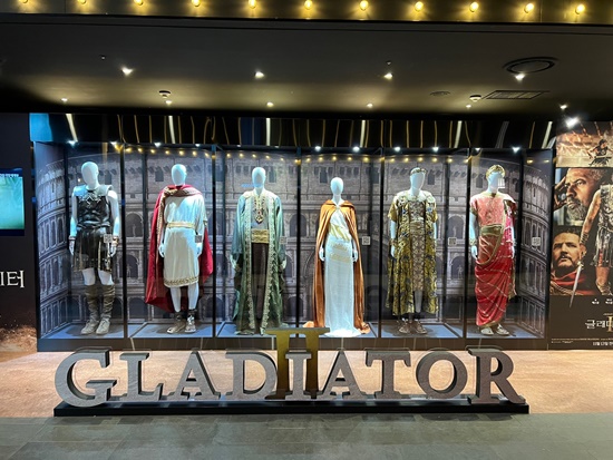Step into Ancient Rome: Exclusive 'Gladiator Ⅱ' Exhibition Unveils ...