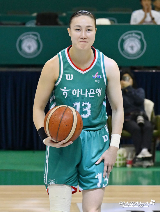 하나은행 김정은, '8141점' WKBL 역대 최다 득점자 등극…팀은 삼성생명 7연승 내줘