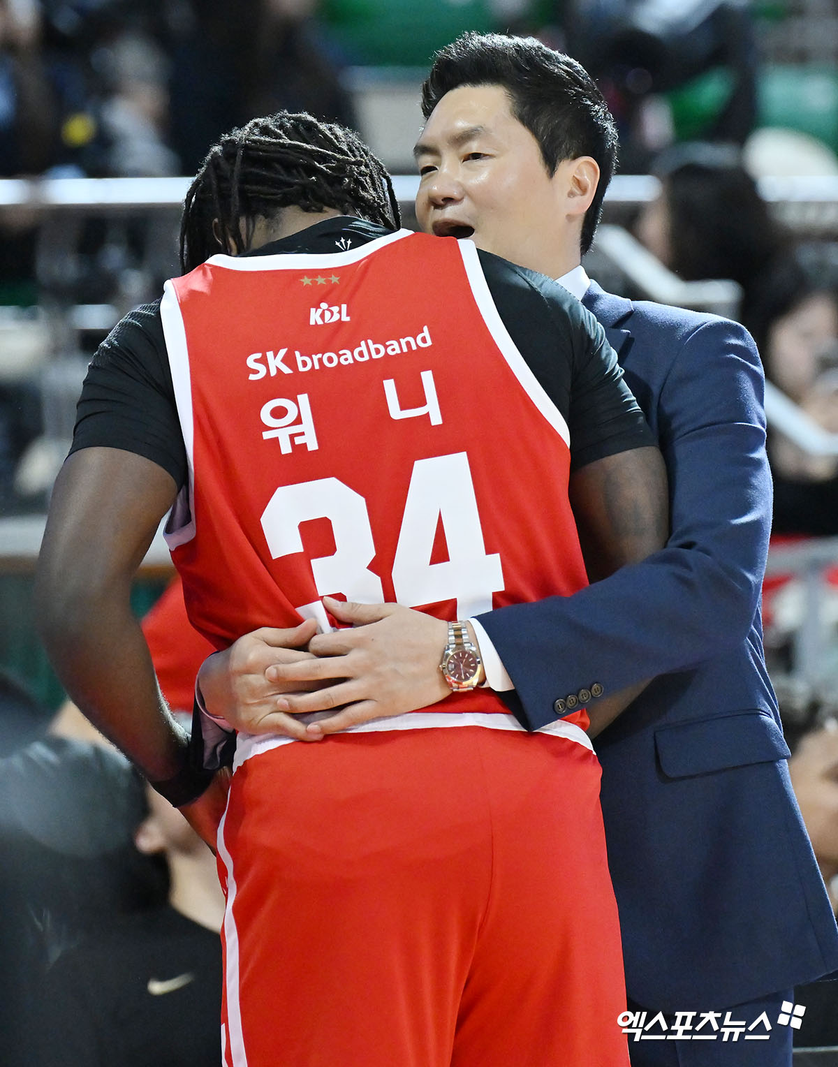 은퇴 좀 말려봐…'KBL 최초 기록' SK 워니, 한 시즌 라운드 MVP 3회 선정 [공식발표]