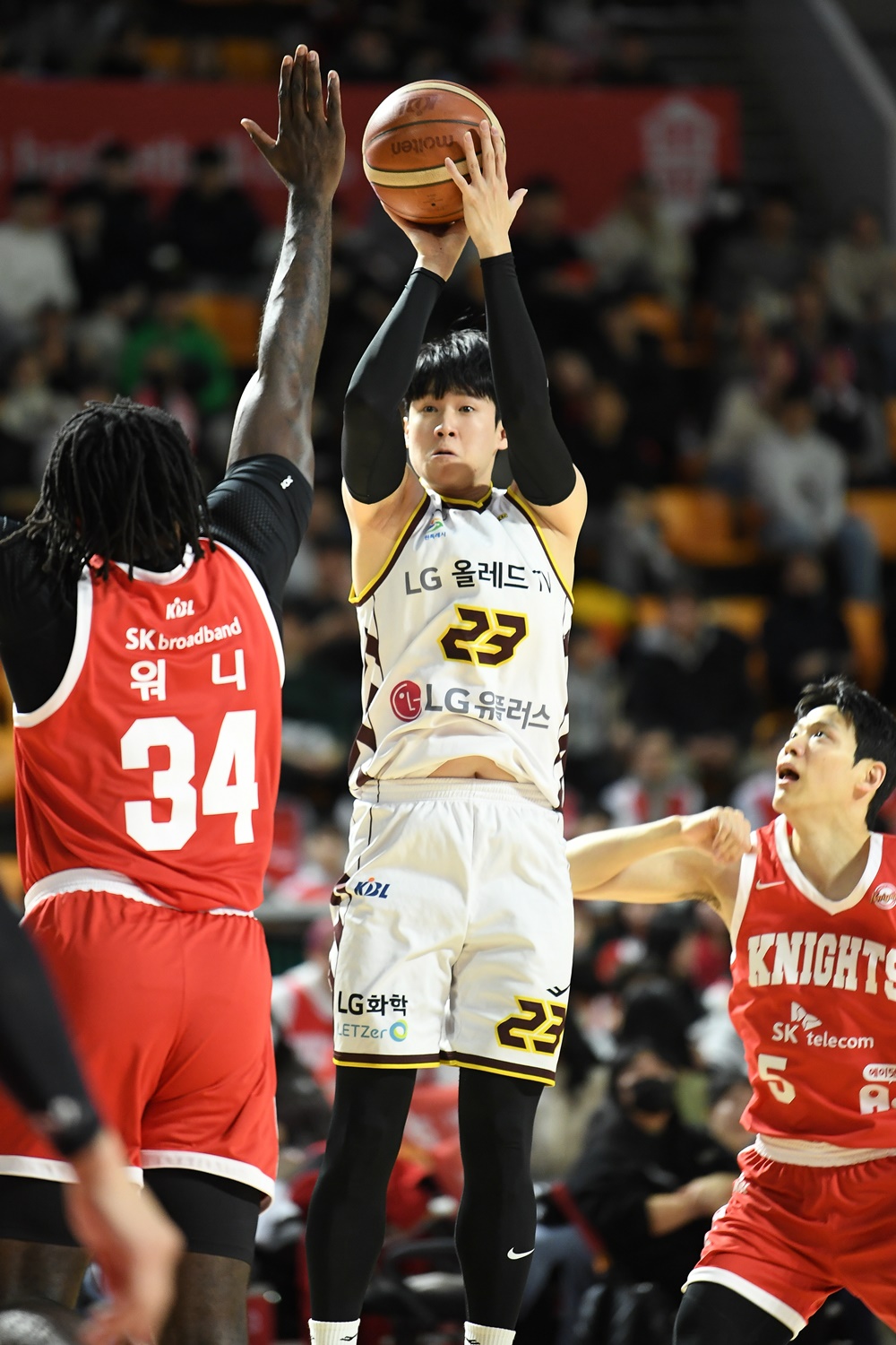 '3점슛 900개' KBL 13번째 진기록에도 아쉬워했던 베테랑, 왜?