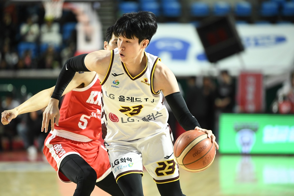 '3점슛 900개' KBL 13번째 진기록에도 아쉬워했던 베테랑, 왜?