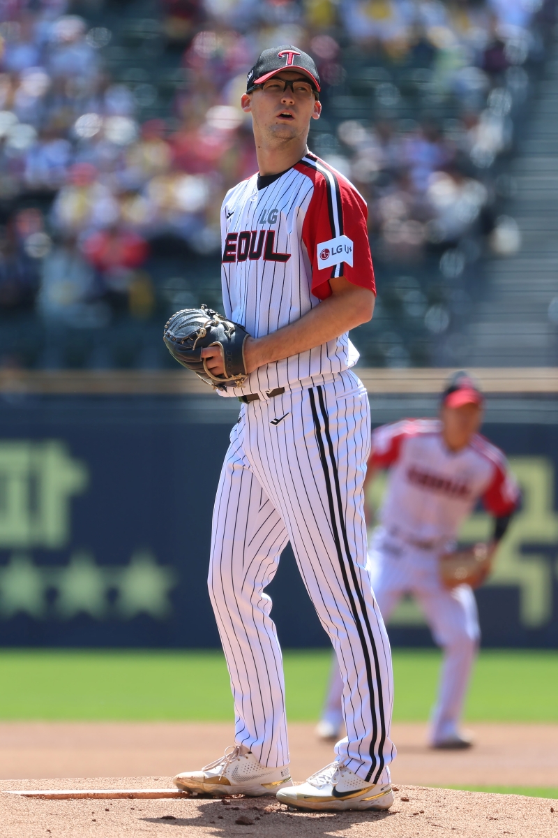 KBO리그 데뷔전서 합격점! LG 코엔 윈, SSG전 6이닝 3실점...최고구속 147km [잠실 라이브]