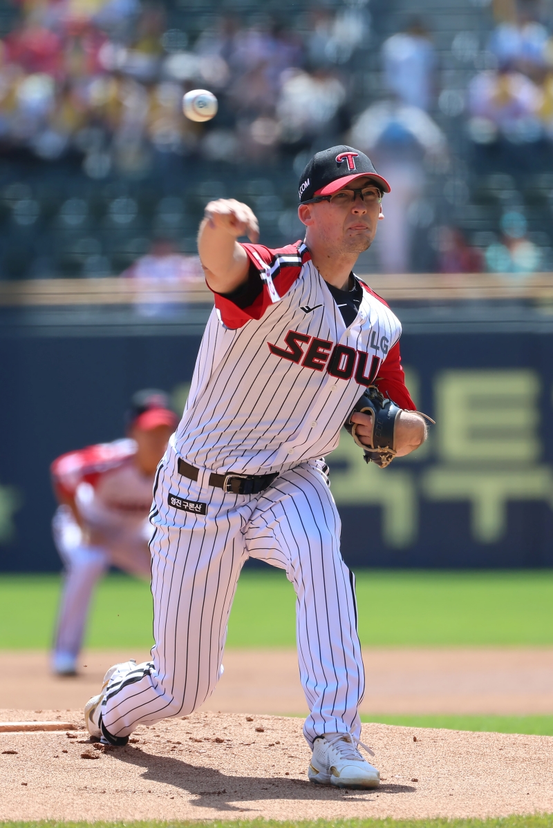 '문보경 멀티홈런 폭발' LG, SSG 12-4 완파하고 2연승...코엔 윈 KBO 데뷔 첫 승 [잠실:스코어]