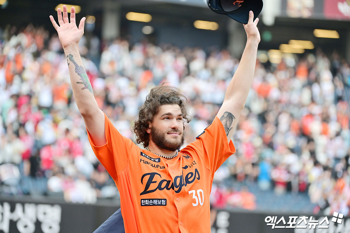 한화 'KBO 최초' 대기록의 날! 폰세 18K→더블헤더 2G '완판'…홈+원정 연속 매진 19경기까지 늘렸다 [대전 현장]