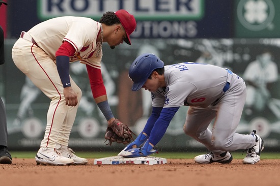김혜성이 돌아왔다! 'ML 4할 타자' 존재감 폭발→KBO MVP 페디와 격돌→2안타 1도루…다저스 1-2 끝내기 패배