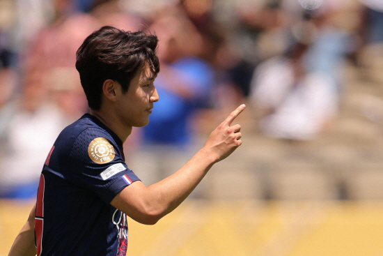 이강인 PSG 마지막 골 되나…"미드필더보다 골 부족" 동료 배려→ATM전 PK골+클럽월드컵 韓 1호 득점