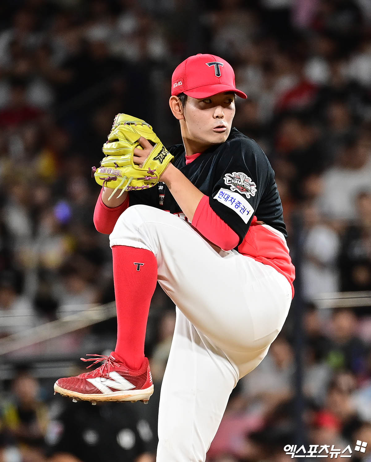 "승리 지켜줄게" 10R 투수와 약속 지킨 KIA 필승조...'데뷔 첫 승' 성영탁 "잘 막아줘서 고맙다" [잠실 현장]