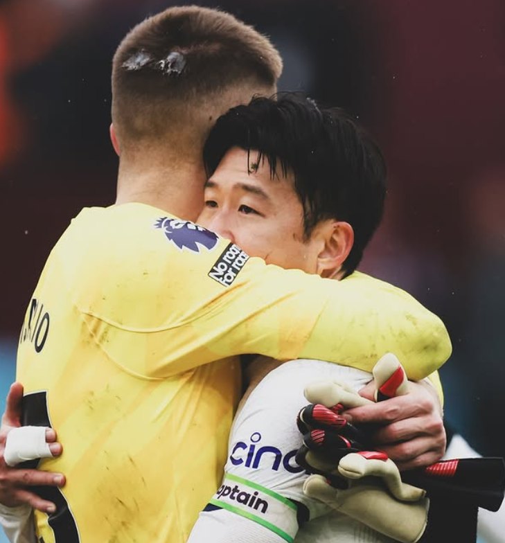 "손흥민 사랑해, 평생 함께하고 싶었다"…토트넘 GK, '캡틴 SON'에 감동 메시지→"UEL 우승, 영원히 감사할 것"
