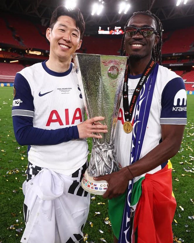 "손흥민 사랑해, 평생 함께하고 싶었다"…토트넘 GK, '캡틴 SON'에 감동 메시지→"UEL 우승, 영원히 감사할 것"