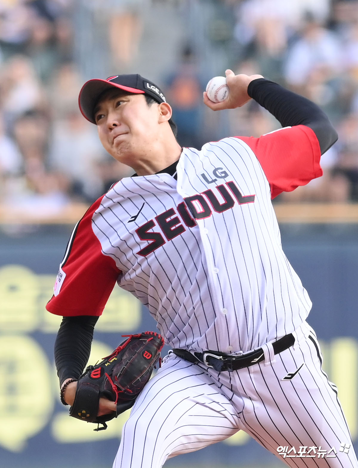 '1위 LG' KBO 대기록, '꼴찌' 키움이 멈춰 세웠다…오지환 실책+장현식 폭투 속 5-6 석패→12연속 위닝시리즈 끝 [잠실:스코어]