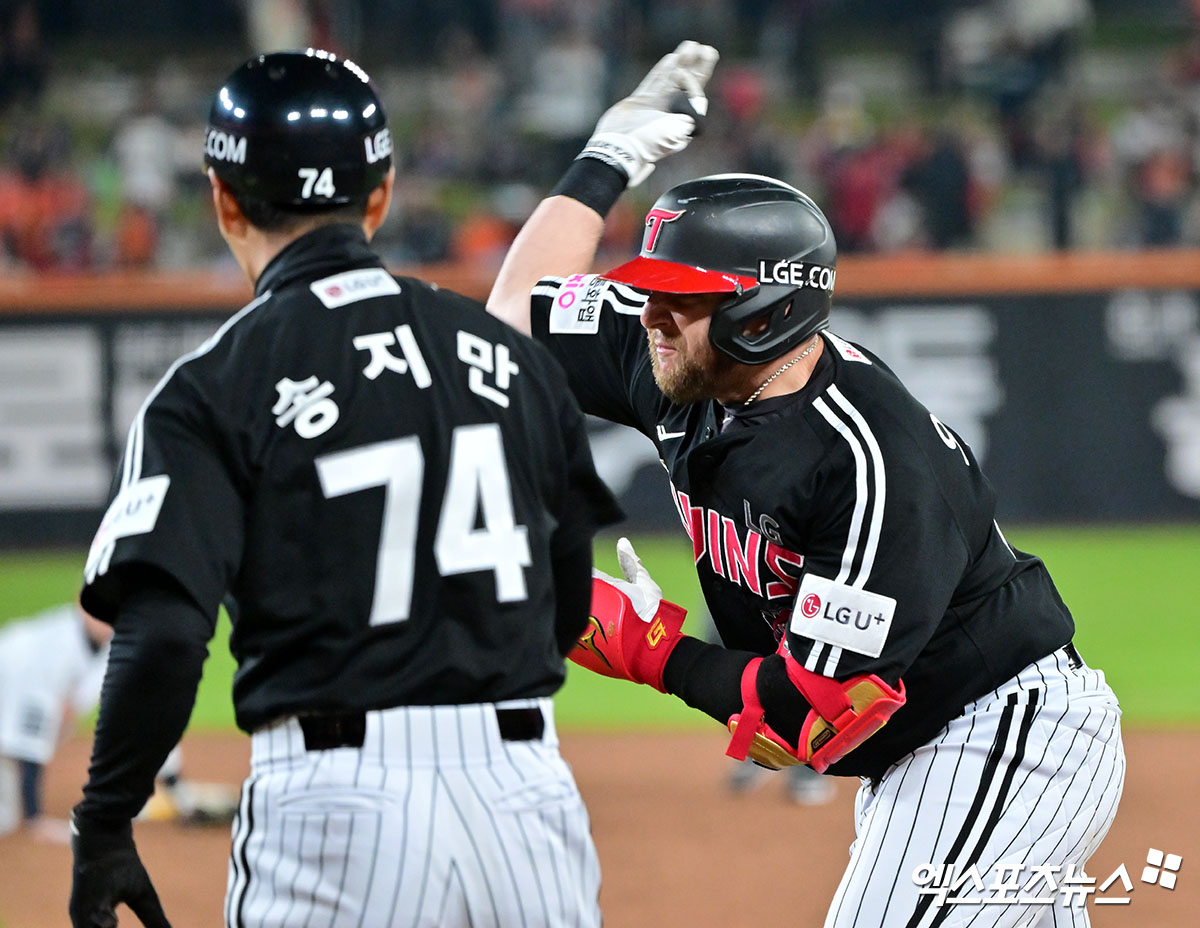 대전에서 끝낸다! '박동원 투런포'부터 '오스틴 KS 첫 안타'까지…LG, 9회 6득점 '대역전 드라마' 완성 [KS4]