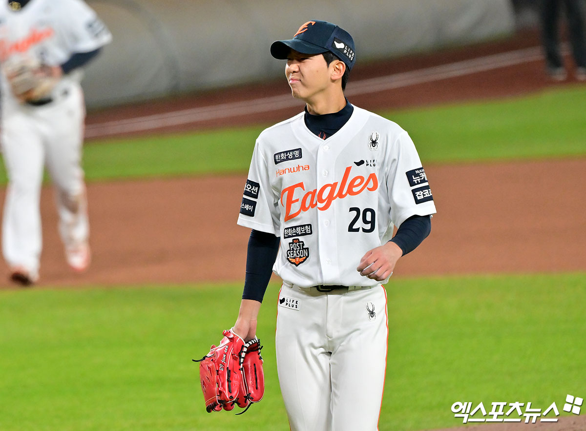 LG가 해냈다! 톨허스트 쾌투+김현수 2타점 'V4' 완성…한화는 안방서 준우승 고배 [KS5:스코어]