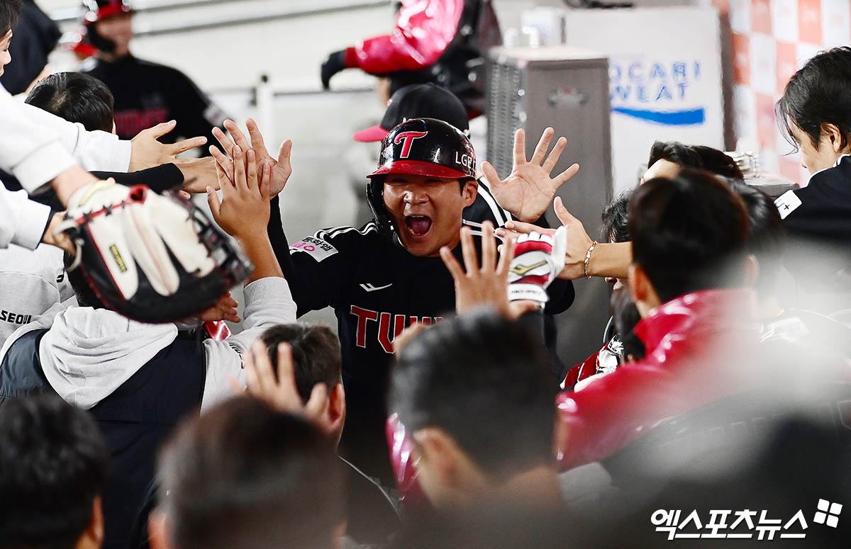 LG가 해냈다! 톨허스트 쾌투+김현수 2타점 'V4' 완성…한화는 안방서 준우승 고배 [KS5:스코어]